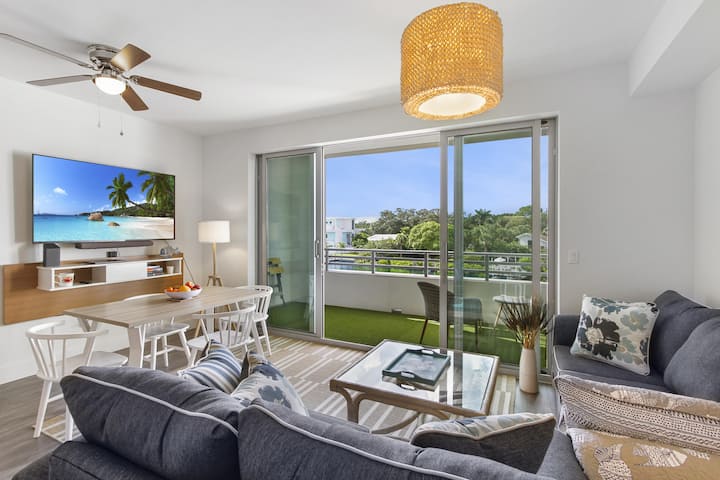 Ocean Style 1/1.5 Condo The Strand Water View! - Sarasota, FL