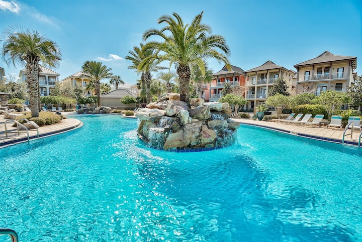 202 | Resort Pool + Hot Tub + Tram To Beach! - Destin, FL