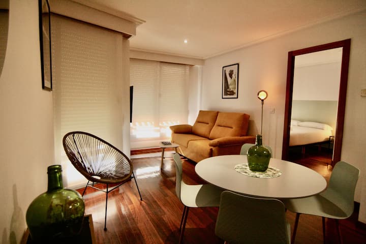 1e.tranquilo Y Soleado En La Plaza De Las Mercedes - Ourense