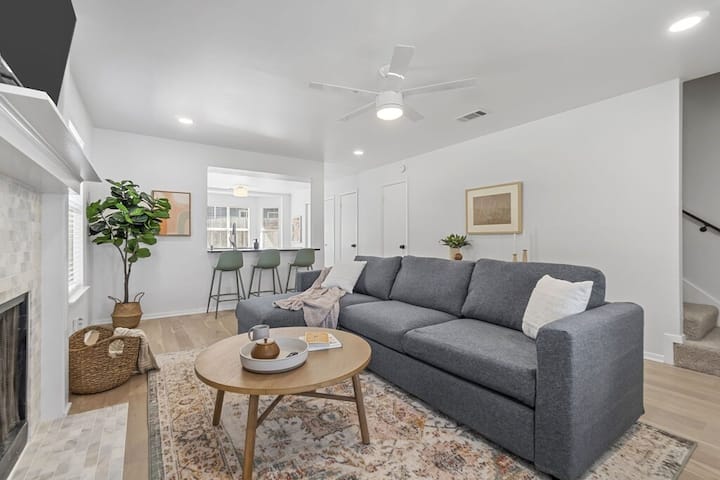 2 Bedroom Boho East Austin Retreat - Sleeps 6! - Austin, TX