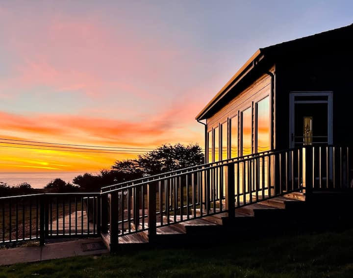 Silvestrina: Beach House On The Mendocino Coast - Cooks Beach, CA
