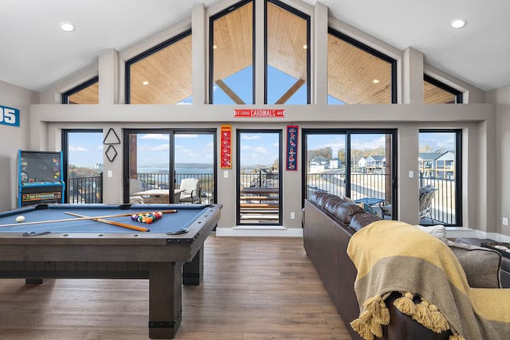 Putting Green, Lakeview, Hot Tub, Pool Table, Pool - Branson, MO