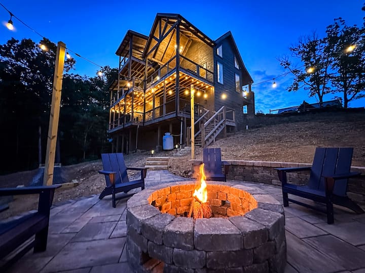 Modern Cabin | Views • Hot Tub • Arcade • Fire Pit - Pigeon Forge, TN