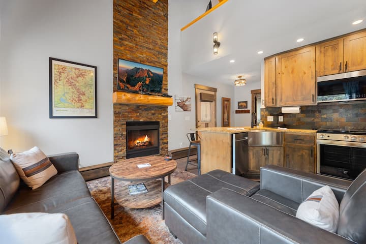Riverfront, Mountain Views, Close To Rmnp! - Estes Park, CO