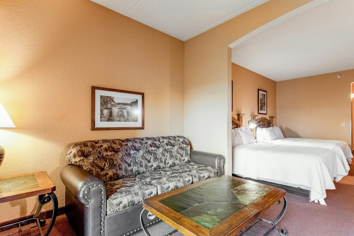 1br 5th-floor | Balcony | Kitchenette| Elevator - Wisconsin Dells, WI