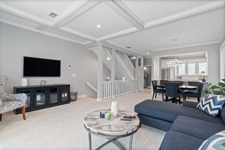 Pet-friendly Cedars East Unit 847 By Rva - Longboat Key, FL