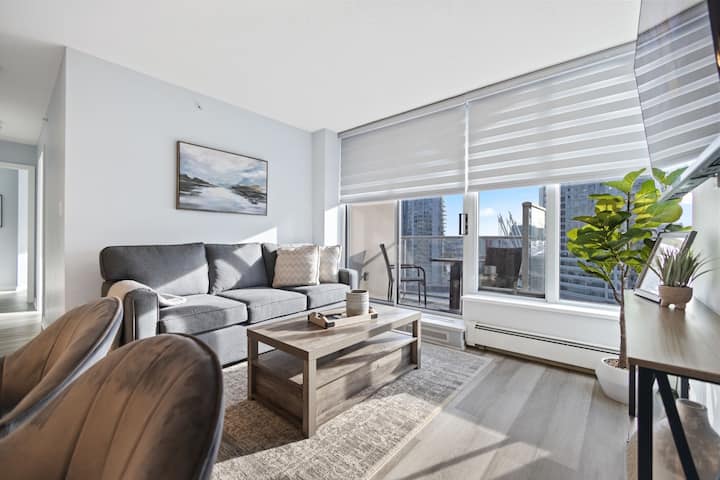 Two Bed Apartment W/ Pool By Roger's Arena - Vancouver