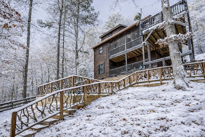 Family-friendly Cabin, Fully-fenced W/resortaccess - Ellijay, GA