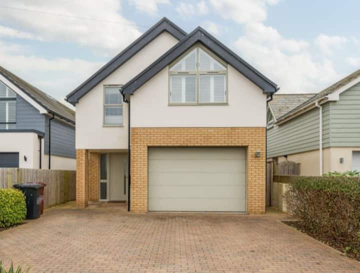 Contemporary Home Moments From The Beach - West Wittering