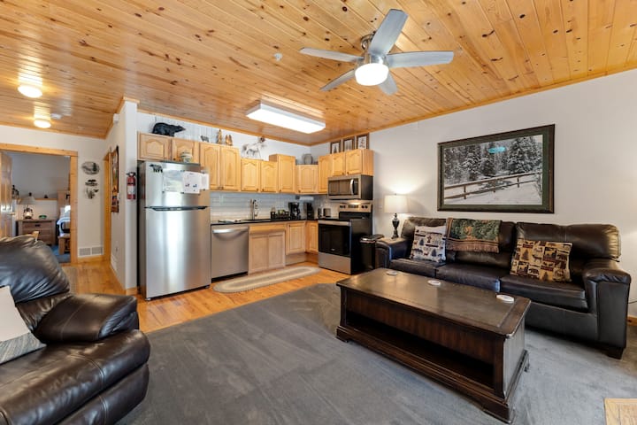 Riverfront, Mountain Views, Fireplace! - Estes Park, CO
