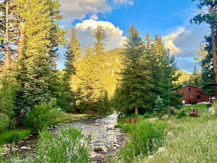 Waterfront, Fireplace!  Views And Private Hot Tub! - Estes Park, CO
