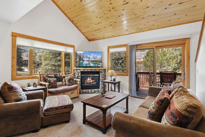Fall River Retreat • Private Hot Tub - Estes Park
