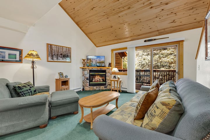 Riverfront, Mountain Views, Fireplace! - Estes Park, CO