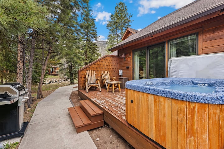 Private Hot Tub, Riverfront, Mountain Views! - Estes Park, CO