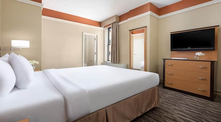 Big Apple Getaway! Steps To Empire State Bldg.! - New York