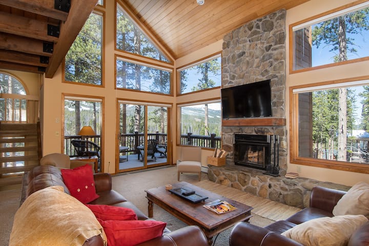 Belle Vue Estate: Mountain Views And Private Hot T - Breckenridge, CO