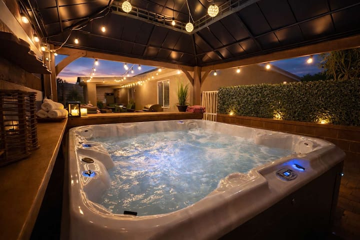Romantic Escape • Secluded Hot Tub Hideaway - Lake Havasu City, AZ