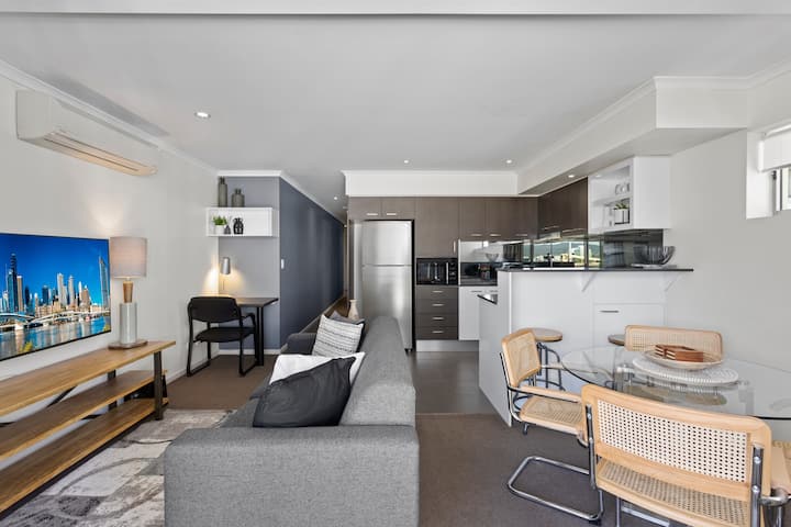 Chic 2-bed Apartment & 5 Minutes Walk To Qpac - Brisbane