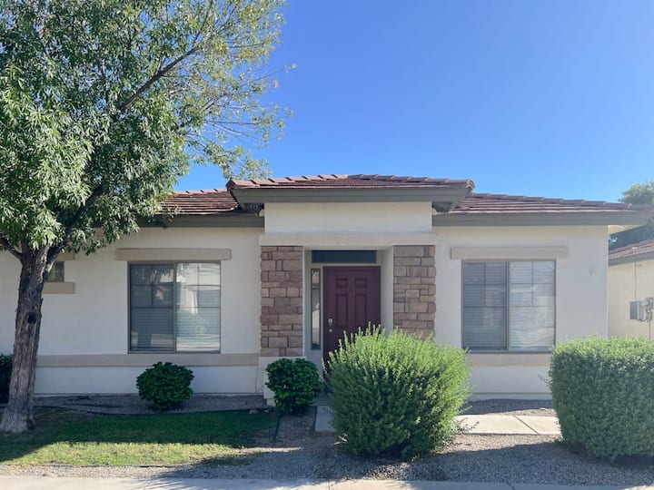 Cute! Single-story-gated Community W/pool - Glendale, AZ