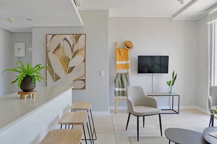 Modern 1-bed V&a Waterfront | Canal & Harbor Views - Le Cap