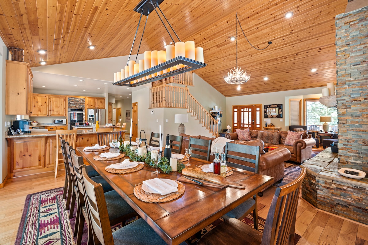 2 mins to the Lake, Pool Table + Wrap-Around Deck - Cabins for Rent in ...