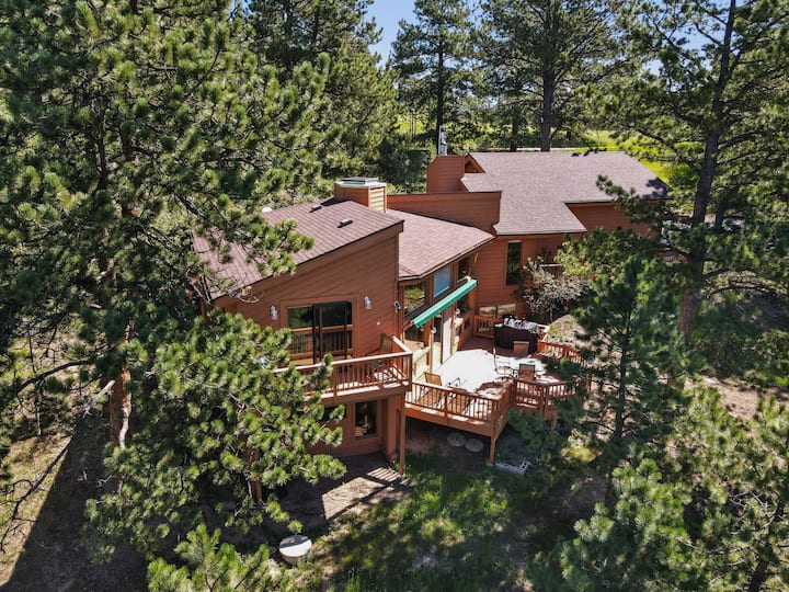 Multiple Decks + Solarium - Dog Friendly! - Woodland Park, CO