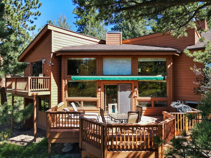 Multiple Decks + Solarium, Office & Dog Friendly! - Woodland Park, CO