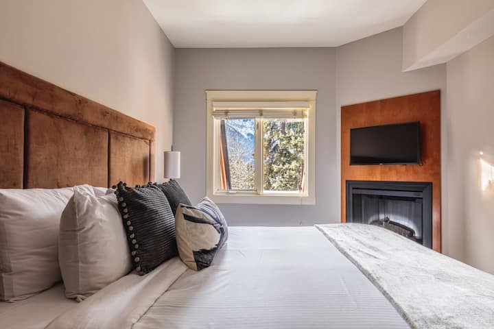 "The Pines" At Solara Resort - Canmore