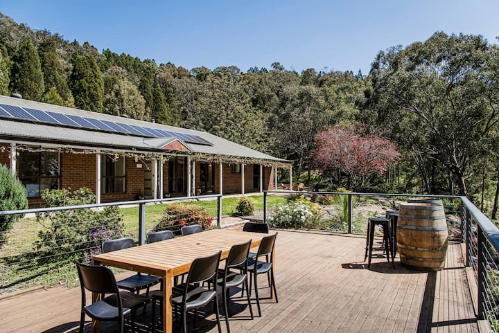 Omaroo: A Homestead Escape Amongst Rolling Hills - Mudgee