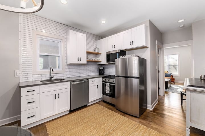 Remodeled 2 Bedroom Oasis - Cicero, IL