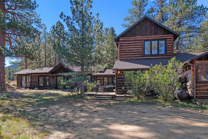 Coach House - Crocker Ranch - Pet Friendly Cabin - Estes Park, CO