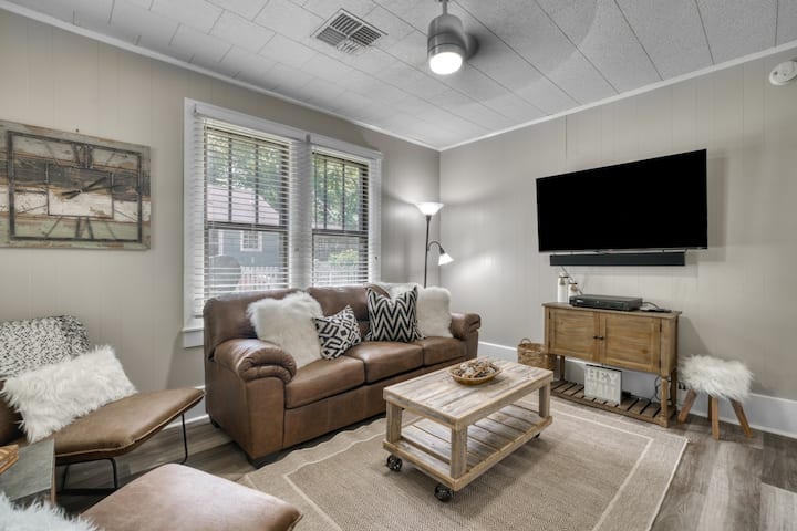 Cute & Koze, Walking Distance To Downtown Brenham! - Brenham, TX