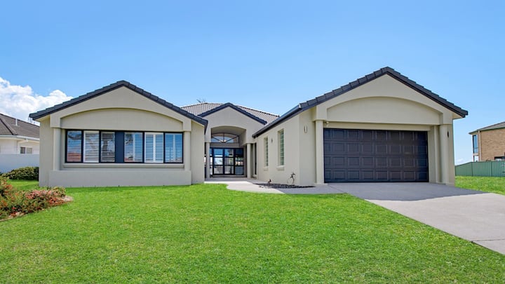 Floating On The Canals - 80 Commodore Cres - Port Macquarie
