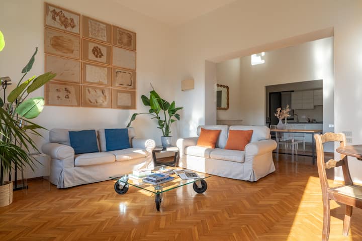 Bright And Spacious Arno View Apartment - Florenz