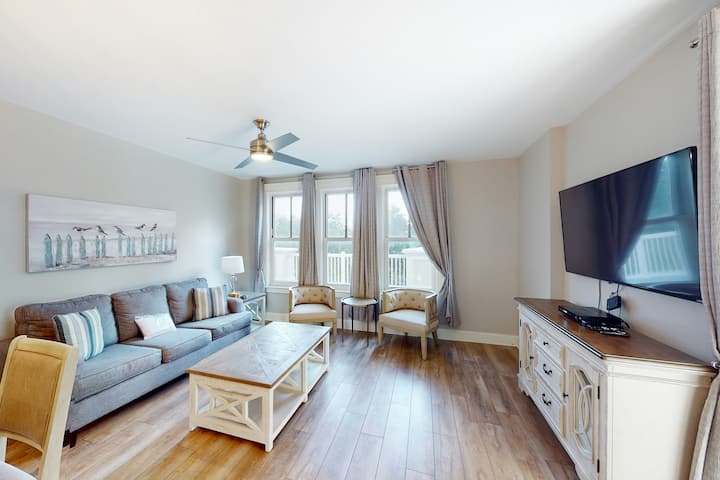Large 1br 3rd-floor | Balcony | Pool - Miramar Beach, FL
