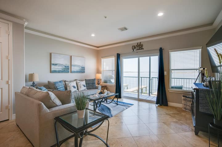 Lake Conroe Waterfront Home: Patio & Shared Pool! - Willis, TX