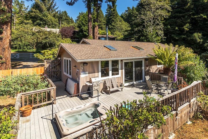 Redwood Beach Retreat - Hot Tub, Walk To Beach, 3 - Trinidad, CA
