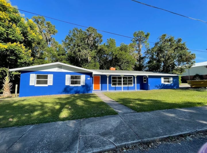 Cozy Gator Home W/ Workspace | Steps To Stadium - Gainesville, FL