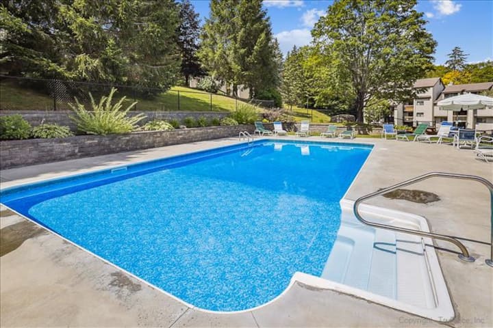 Pinnacle Condo | Pool, Hot Tub | Golf Nearby D16 - Killington, VT