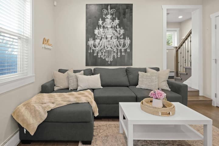 Cozy Central 3br Home| King Bed| 15 Min To Dt Van! - Vancouver