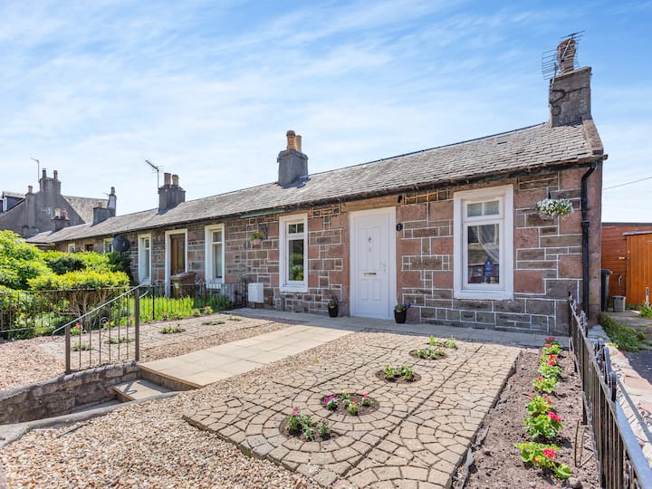 Dove Cottage - Loch Ness
