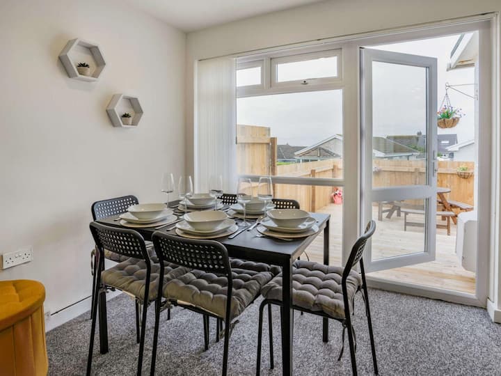 3-bed 5-6 Berth Modernised Bungalow! - Tenby