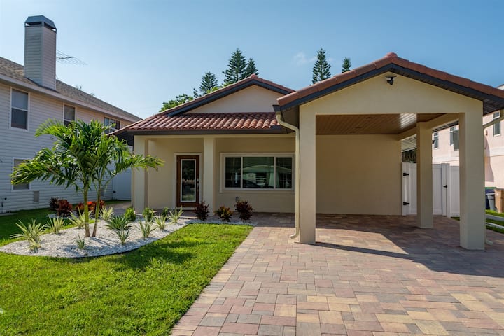 Rita's Indian Rocks Beach Cottage - Steps To The B - Indian Rocks Beach, FL