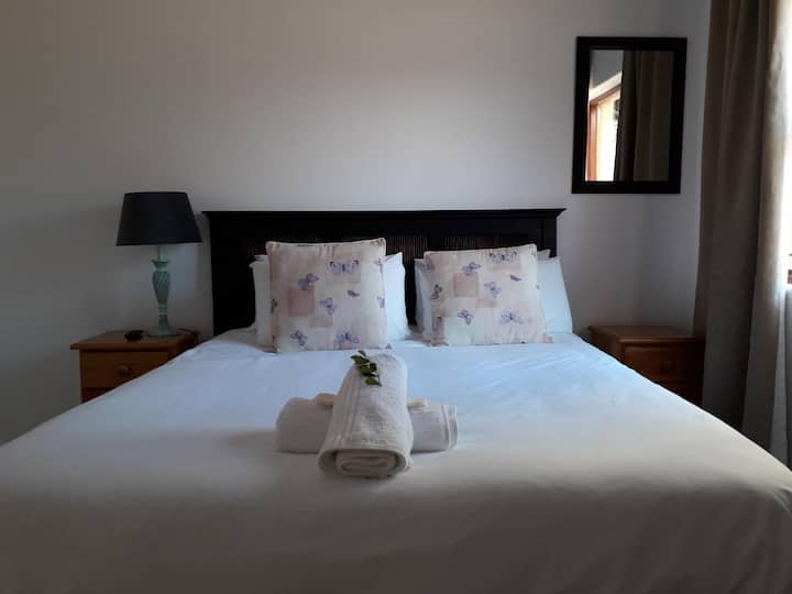 Surf Inn | Room 2 - Jeffreys Bay