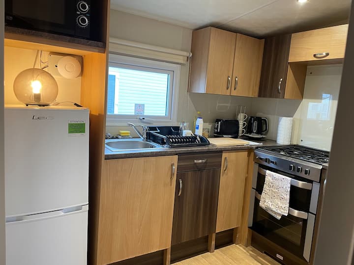 Impeccable 4-bed Caravan In Clacton-on-sea - 內茲岬附近沃爾頓