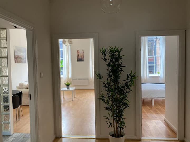 Lovely 1-bed Apartment In Glasgow Merchant City - Glasgow Queen Street Station