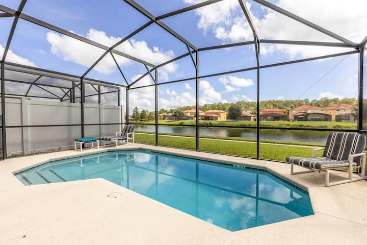 Spacious 4br Townhome With Lake View - Kissimmee