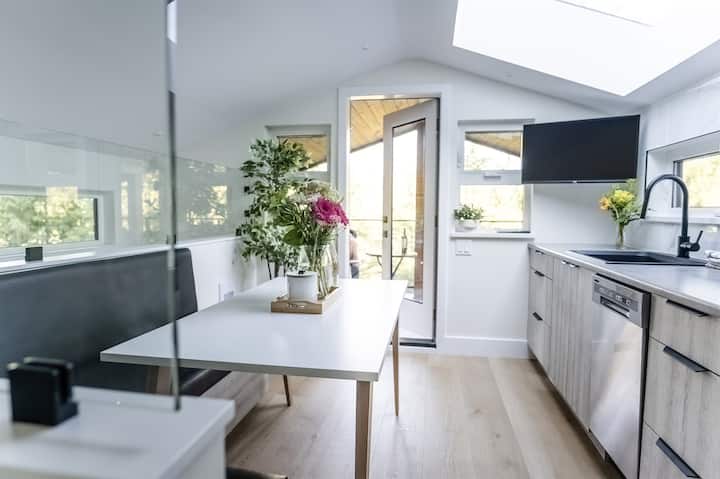 Nootka Cabin I Couples Getaway I Modern I - Ucluelet