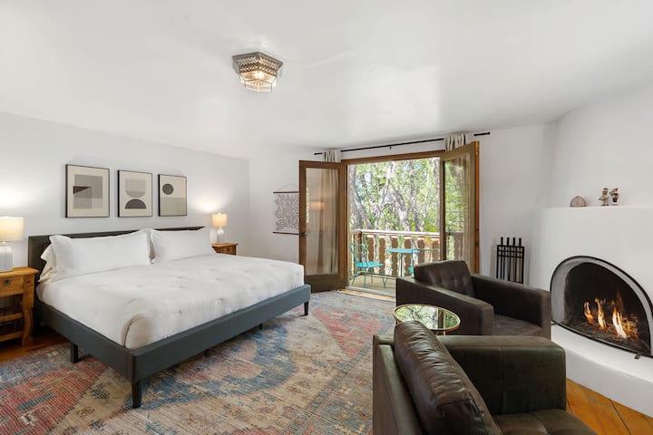 Casita Acequia - Two Kiva Fireplaces, Two Patios - Santa Fe