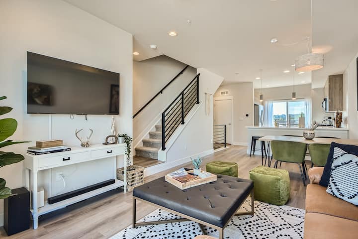 Quiet Centrally Located Denver Hub W/ Free Parking - The Satellite, Denver